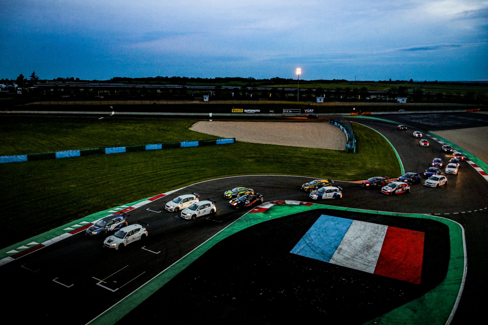Course 2 FFSA GT - GT4 France : un air de déjà vu malgré une course en ...